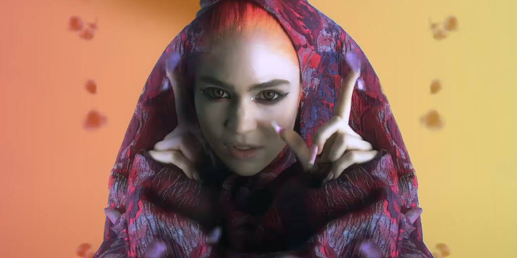 Grimes Apologies For Technical Issues During Coachella Set