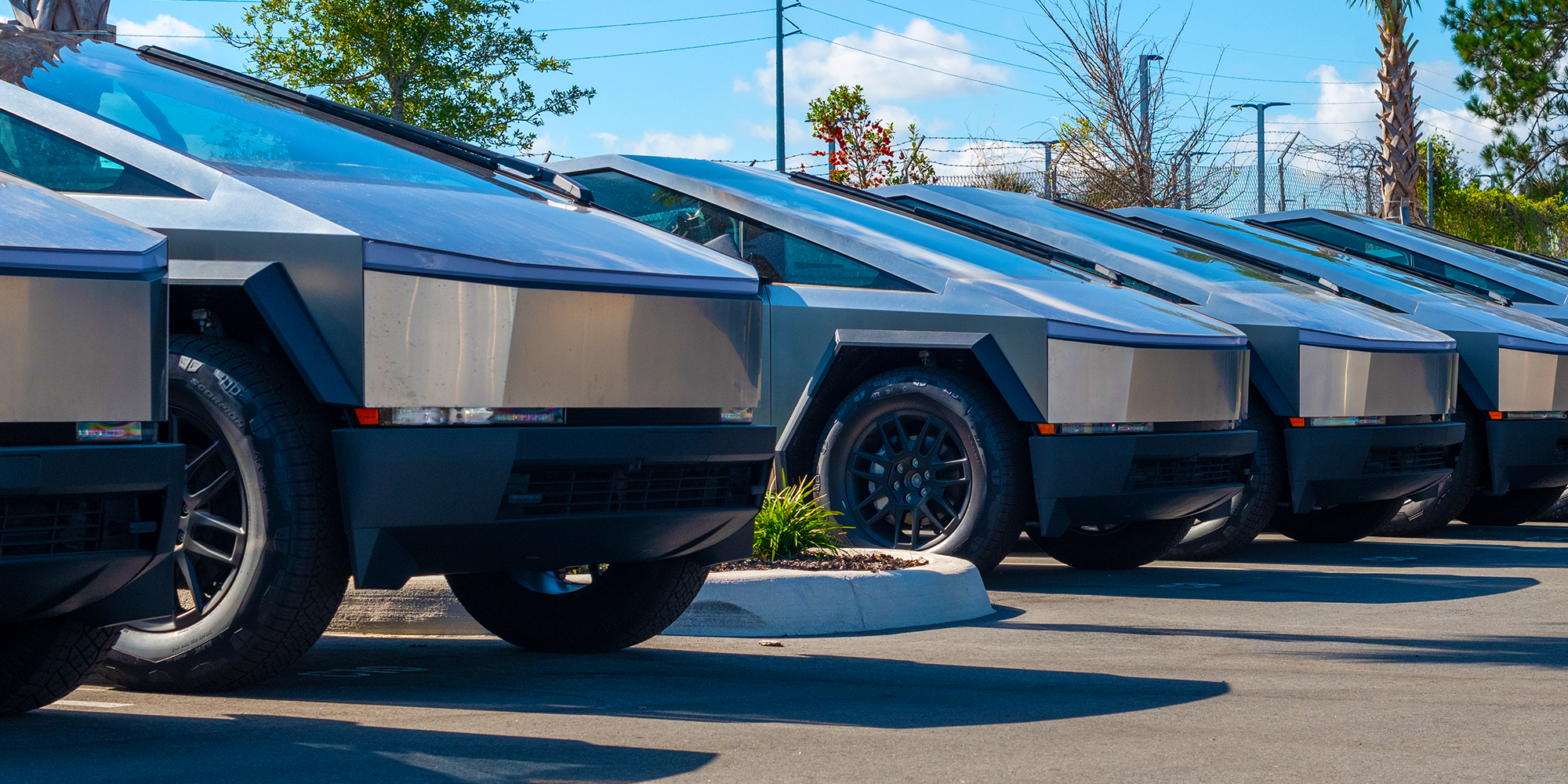 Tesla Is Stuck With 10,000 Cybertrucks That No One Is Buying